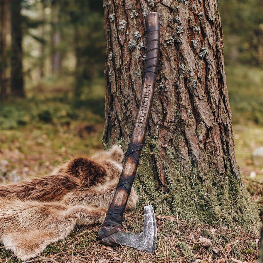 Classic Norse Battle Axe — VikingStyle